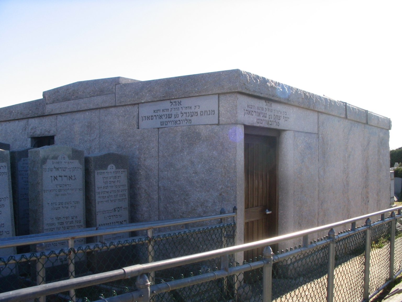 Trump visits Chabad Rebbe's Gravesite: "Connecting Nations to Israel ...