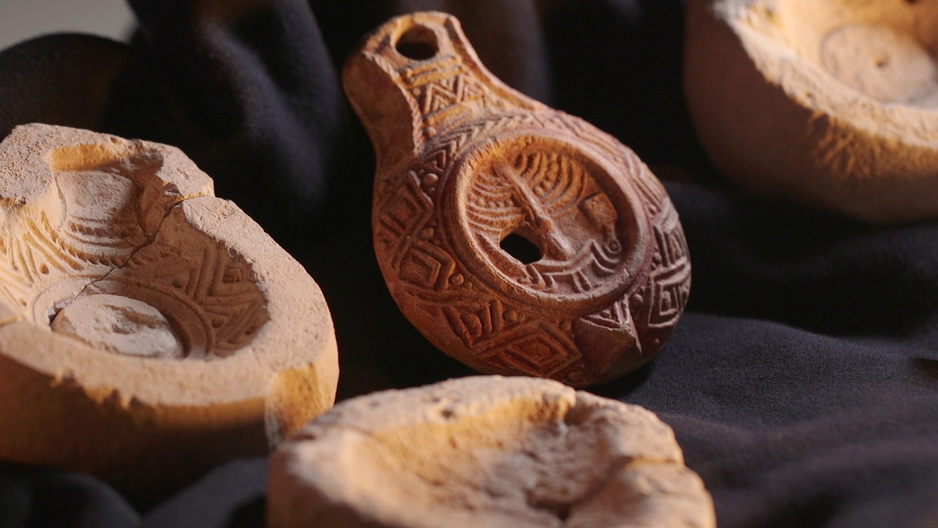 1,700-year-old oil Lamp Found in Jerusalem - Israel365 News