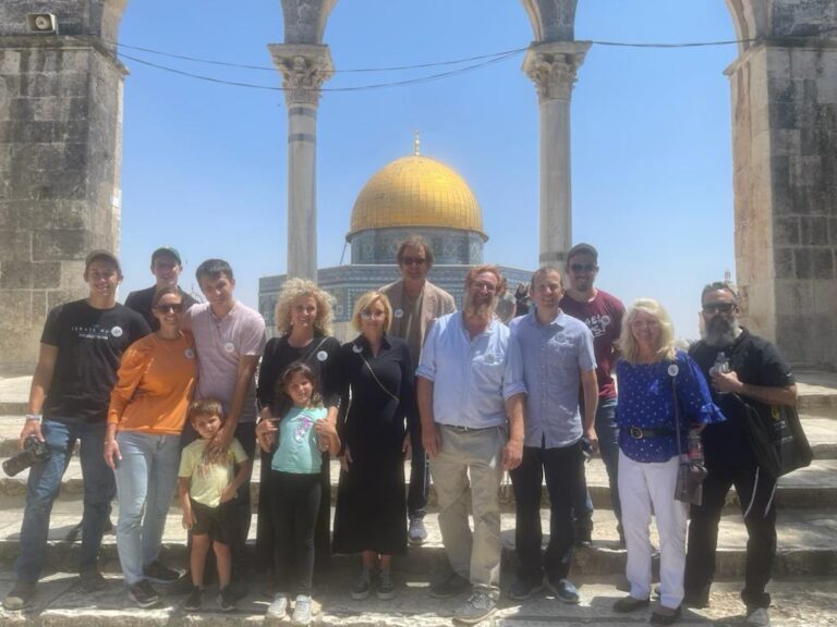 Trump Appoints Staunch Pro-Israel Pastor Paula White to Lead New White ...