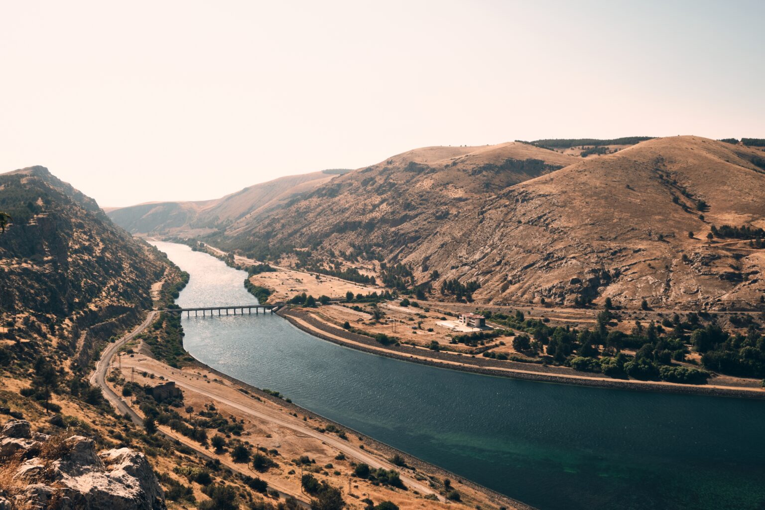 Satellite images reveal ancient rivers that may pinpoint biblical ...